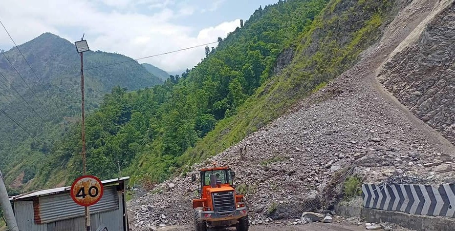 Traffic along Narayanghat-Mugling road resumes after landslide cleared ...