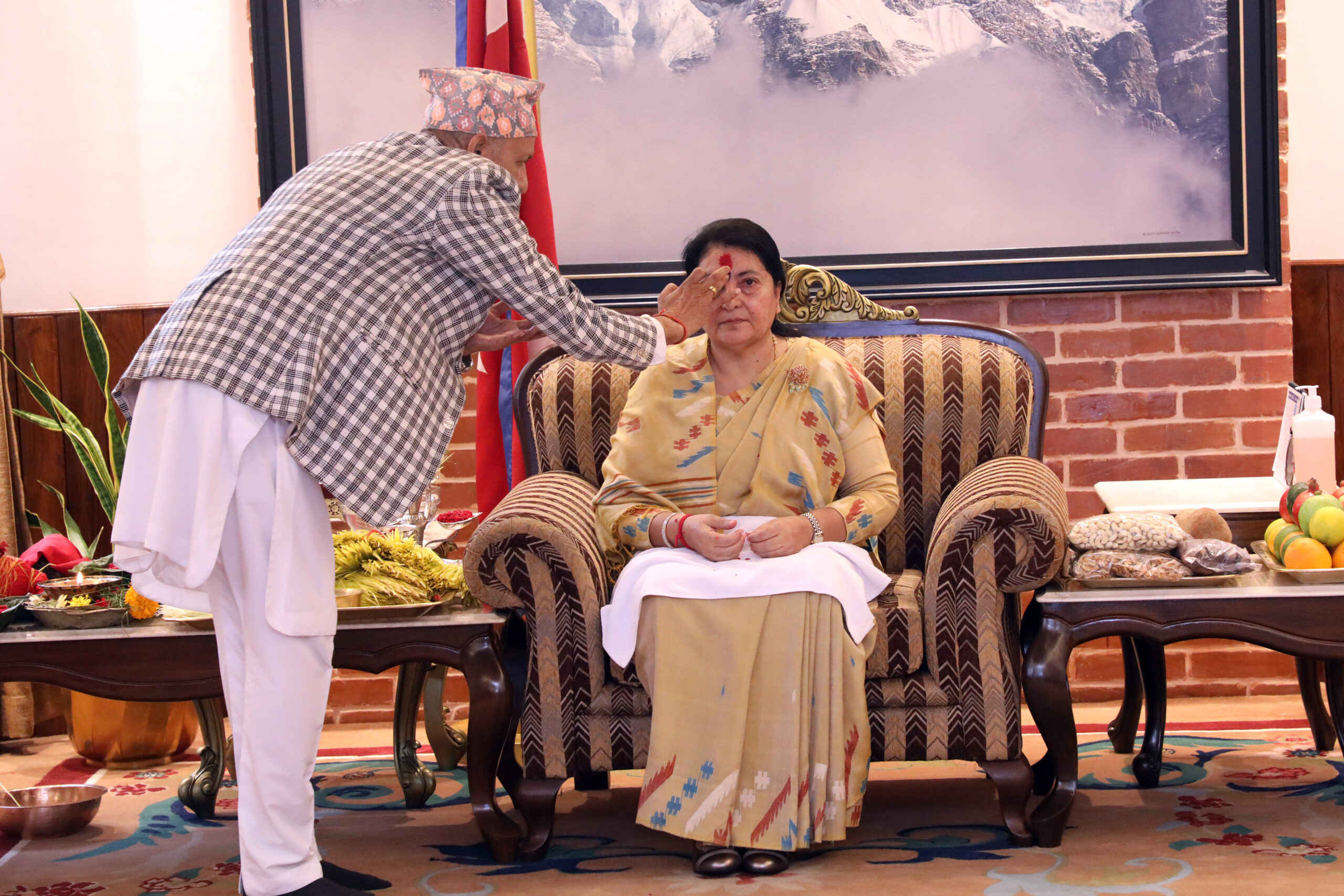 President Bhandari receives Dashain tika from priests - Nepal Live ...